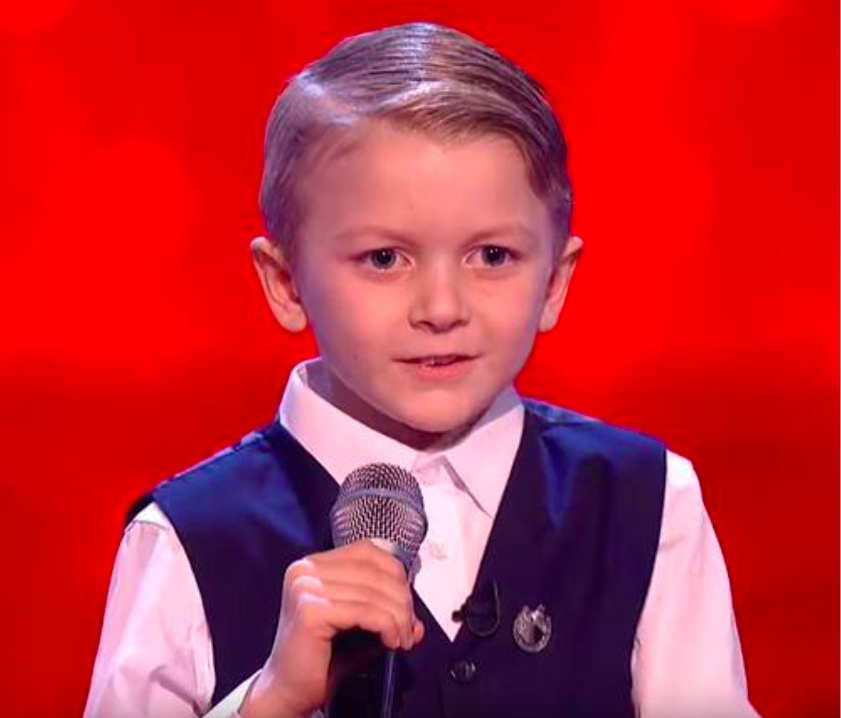 Malý chlapec zpívá slavnou píseň a z první noty dobývá srdce diváků ...