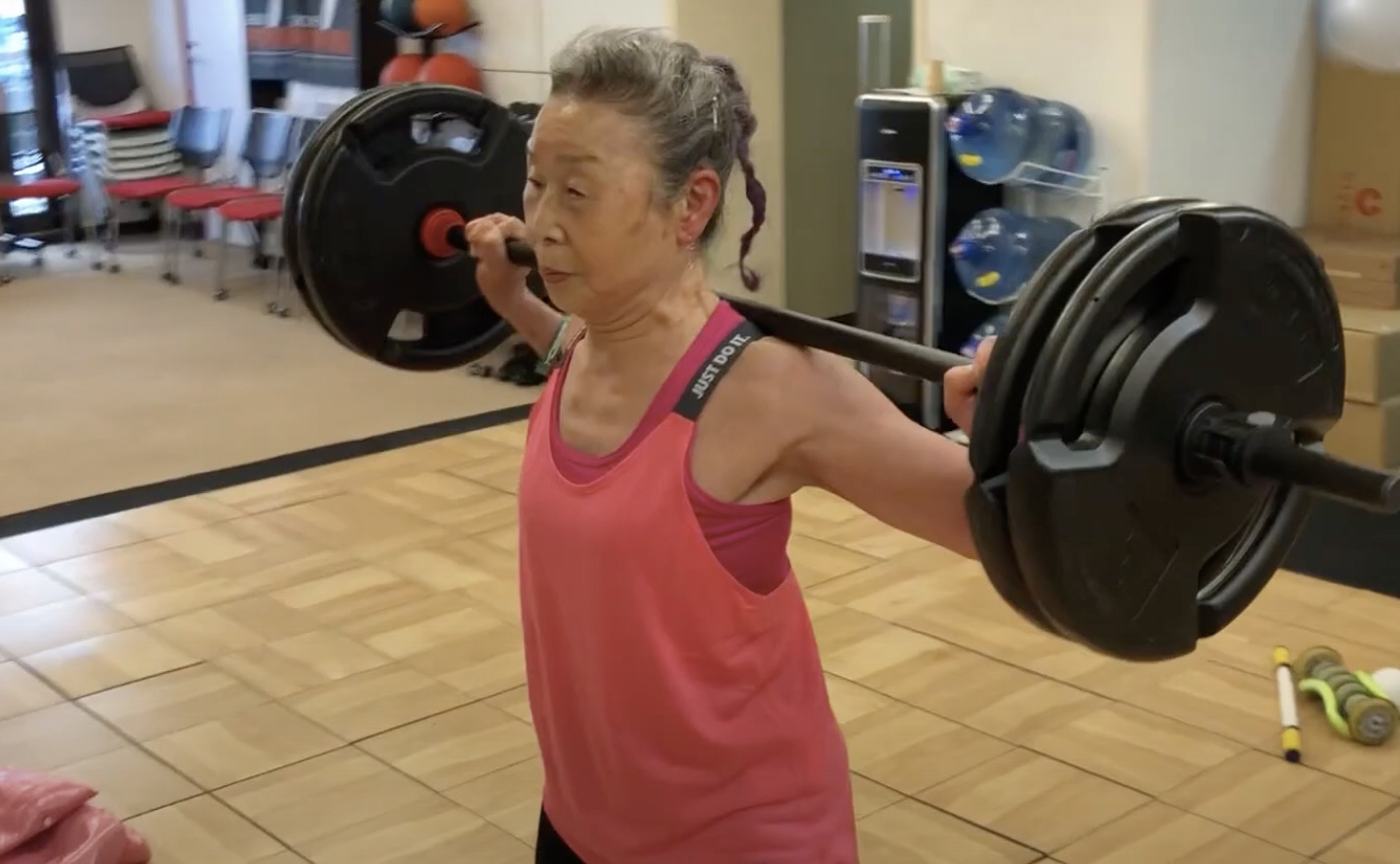 Fitness instruktorkou v 90 letech: Japonská zázračná babička Takimika ...