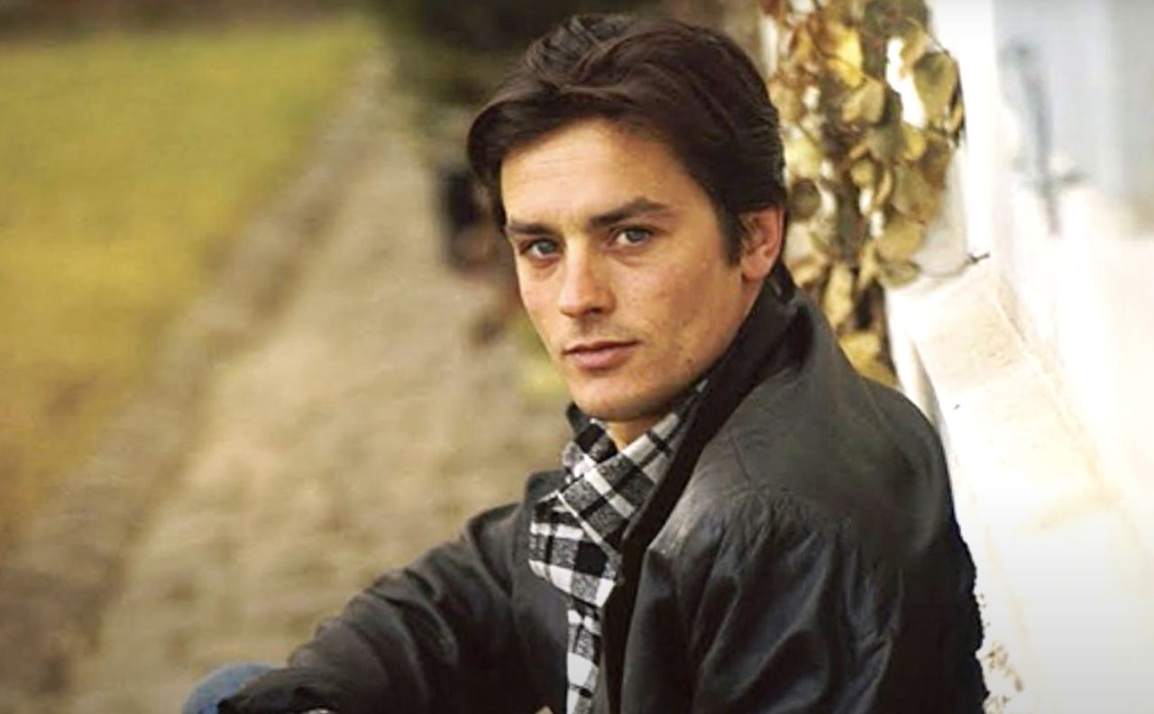 Vnučce Alaina Delona je už 34 let a je velmi podobná dědečkovi: jak teď ...