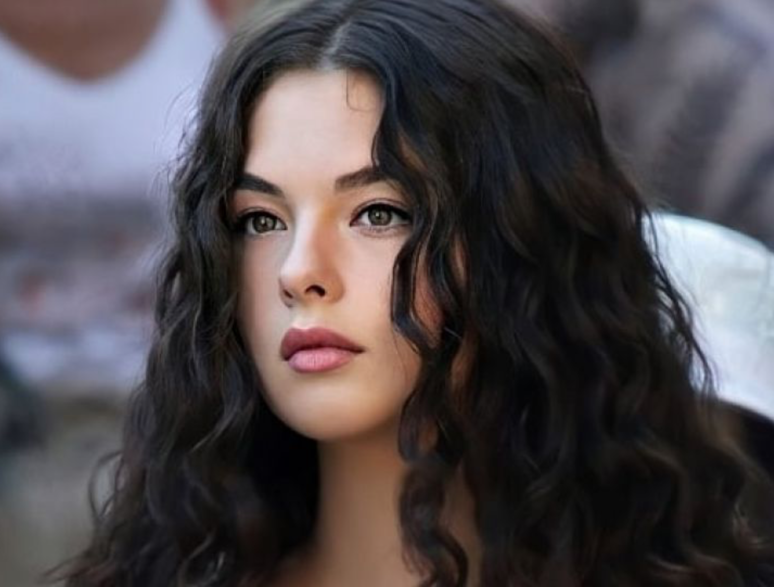 Deva Kassel ve věku 16 let zastíňuje svou matku Moniku Bellucci: jak ...