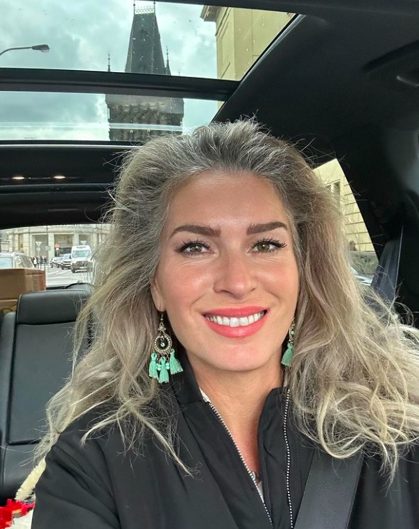 Olga Menzelová ve věku 45 let nemá strach ze stárnutí a ukazuje šediny ...