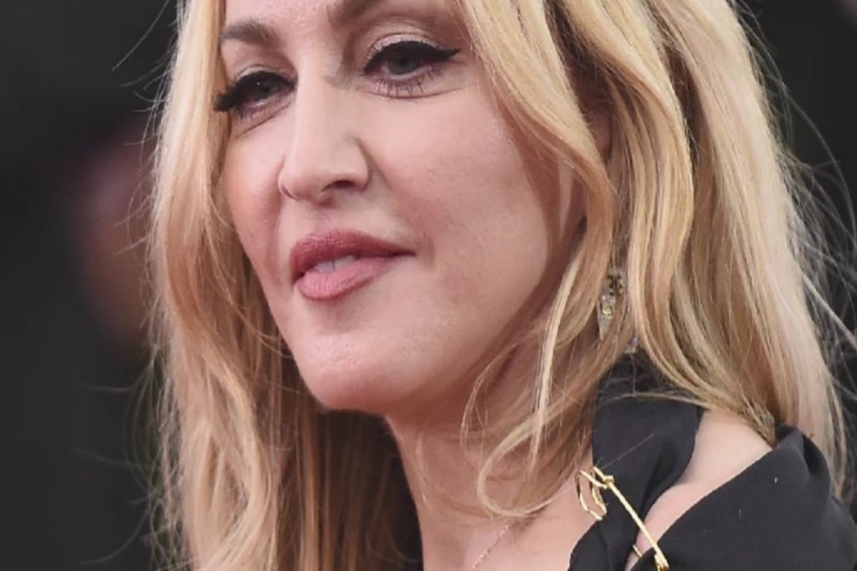 Dokonalý doprovod: Slavná Madonna strávila Den matek se svými šesti ...