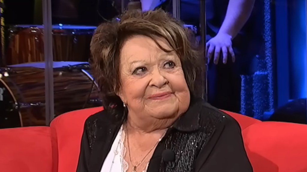 94letá Jiřina Bohdalová je zpět: po operaci se vrátila mezi lidi a ...