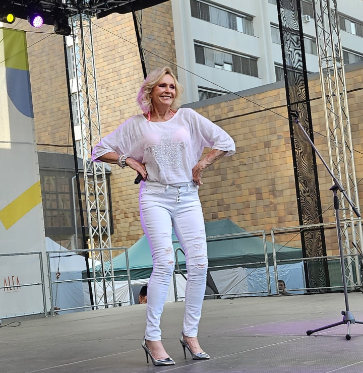 Helena Vondráčková dnes slaví 78: Legendární diva chystá pro fanoušky ...